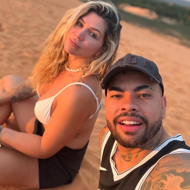 Dani Souza completa 43 anos e Dentinho exalta mulher ao abrir álbum ...