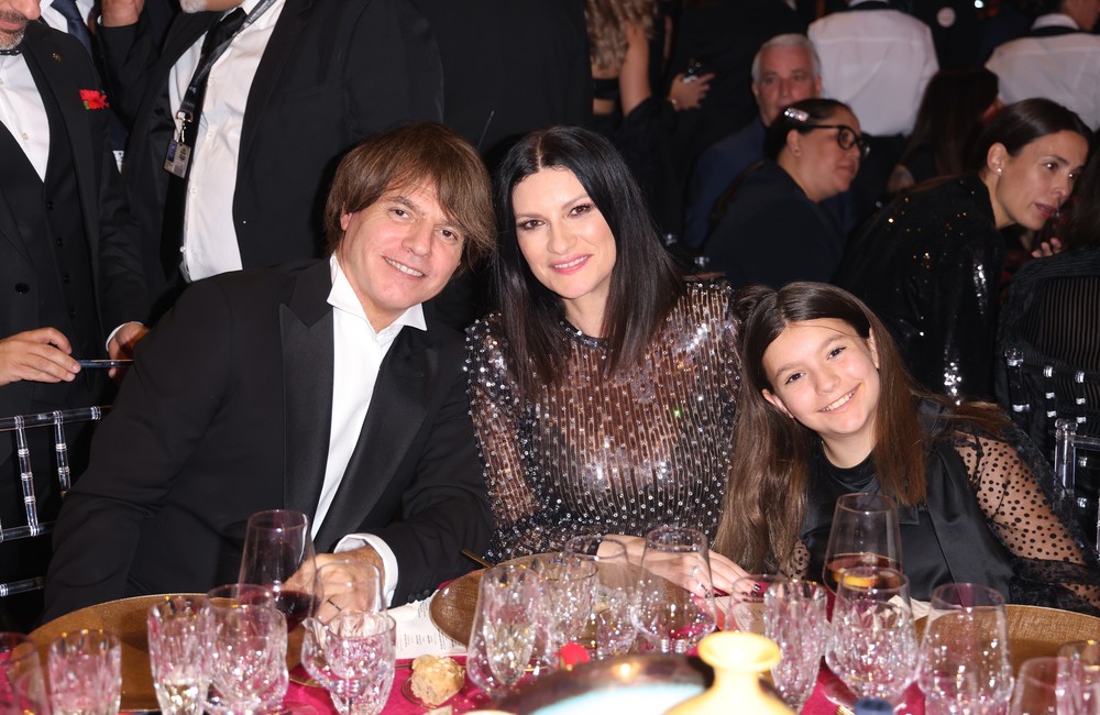 Laura Pausini parabeniza o marido cantor com fotos raras: 'Feliz ...