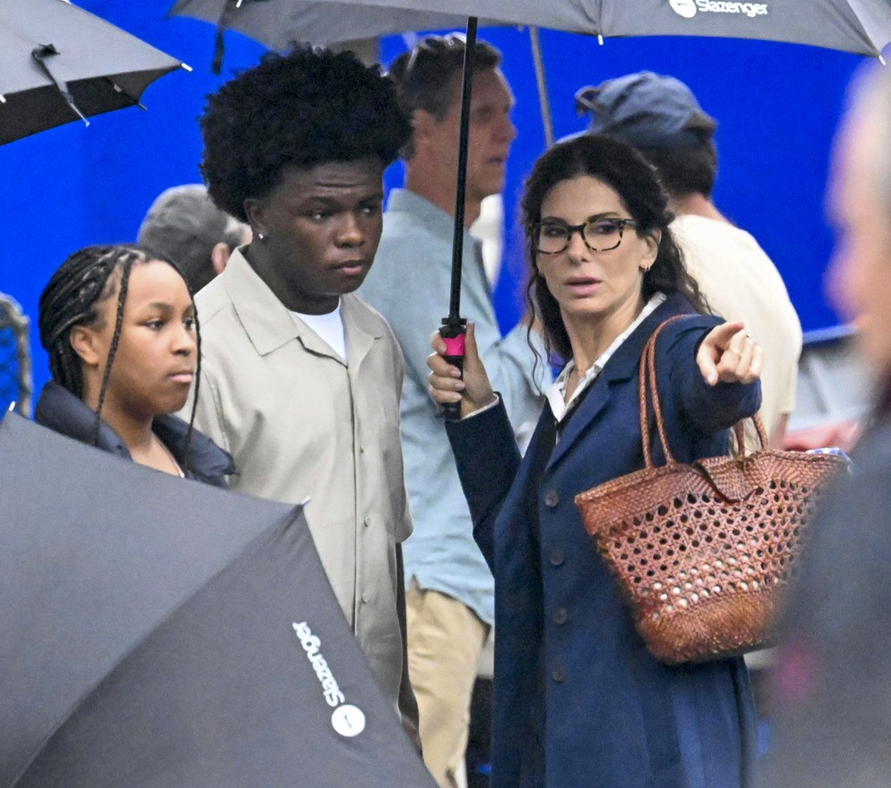 Eles cresceram! Sandra Bullock faz raríssima aparição com os filhos em ...