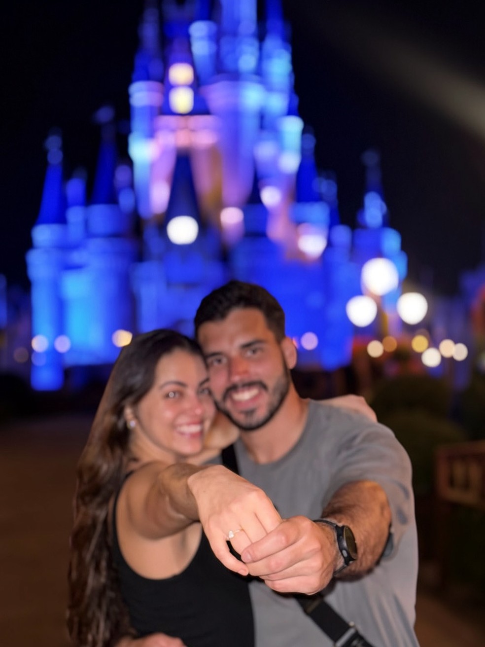 Irmã de Camila Queiroz fica noiva na Disney e atriz comemora: 'Melhor ...