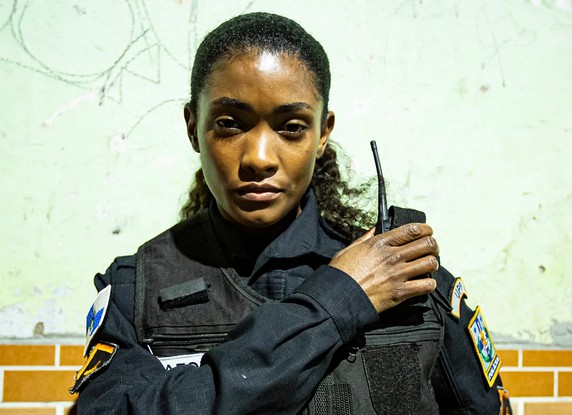 Saiba tudo sobre: Erika Januza