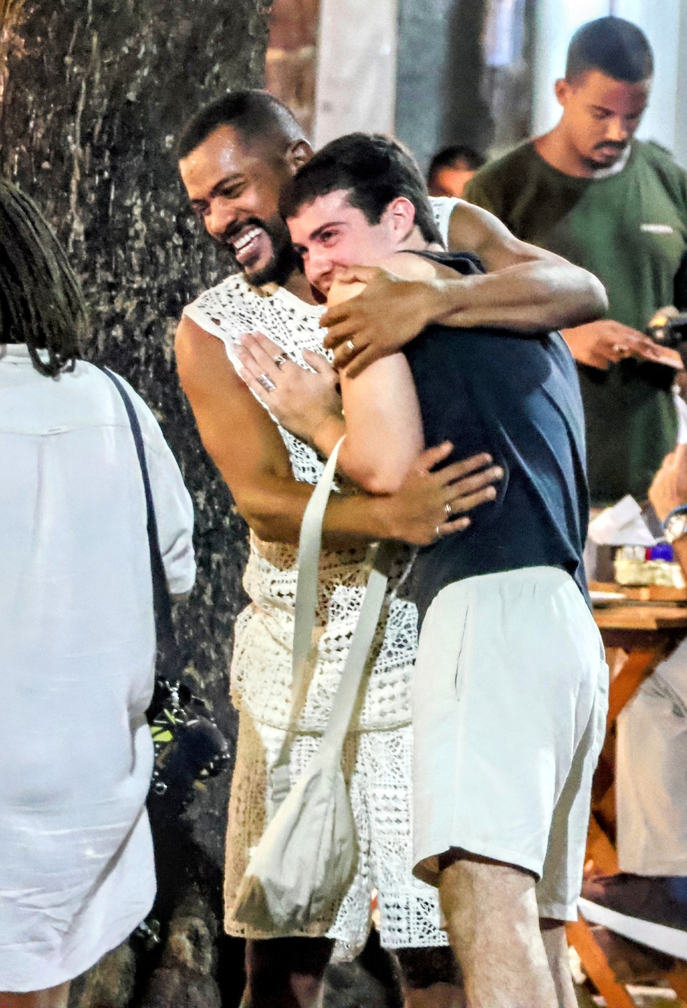 Amigos de 'Vai na Fé', Samuel de Assis e Caio Manhente se divertem no Baixo Gávea