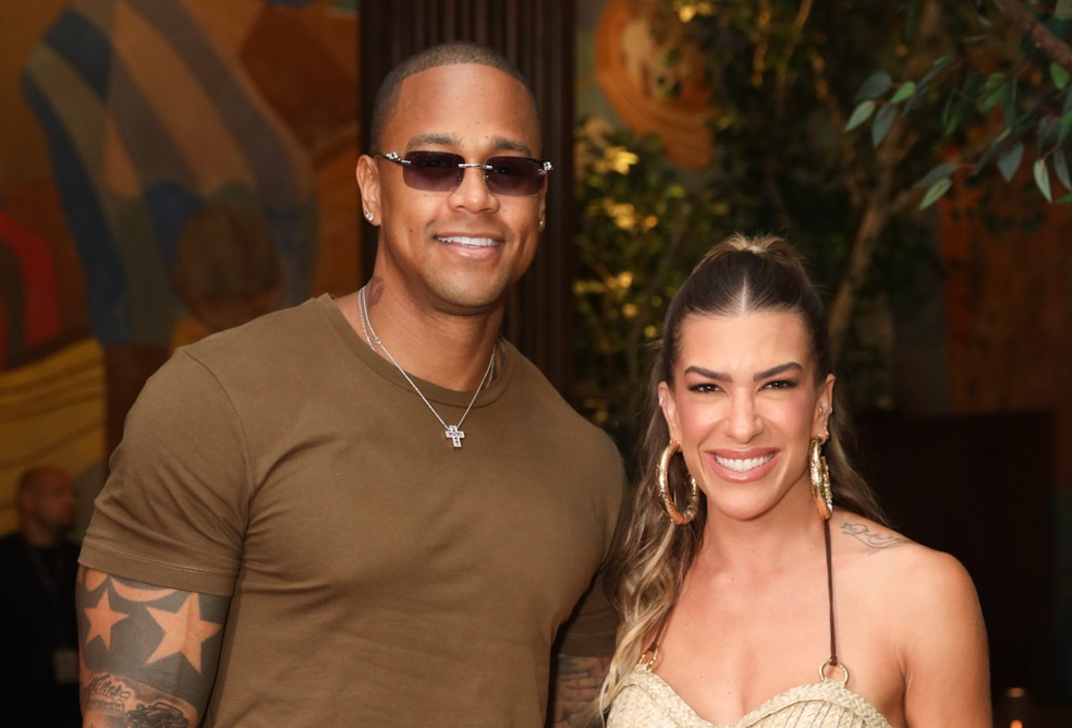 Léo Santana e Lore Improta recebem convidados da Noite da Aclamação com ...