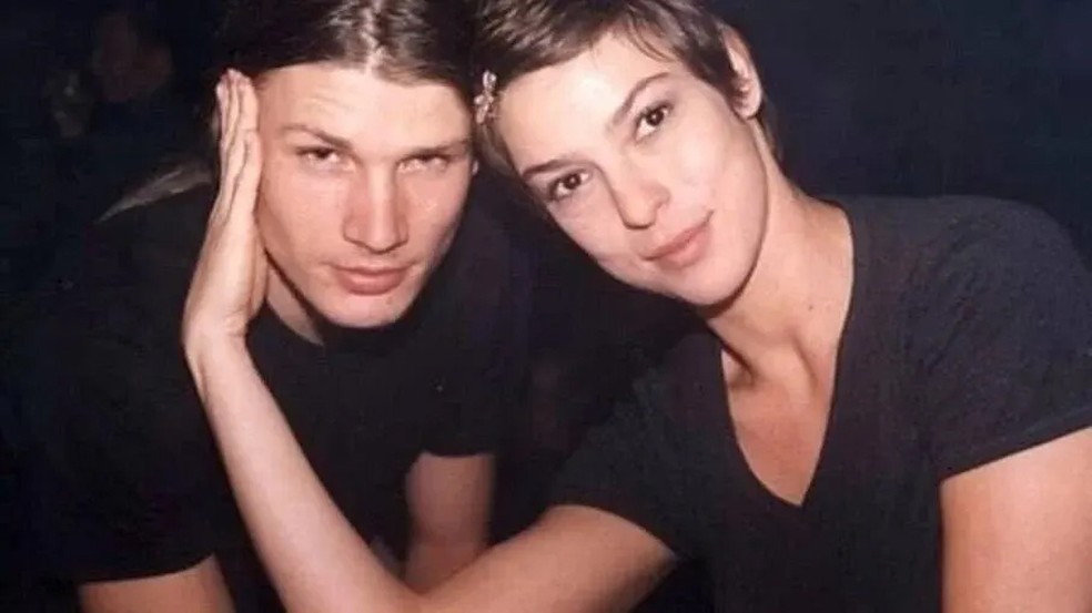 Famosos que já namoraram no passado e você não sabia