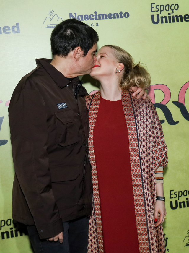 Samuel Rosa faz rara aparição com a esposa em primeiro show solo após ...