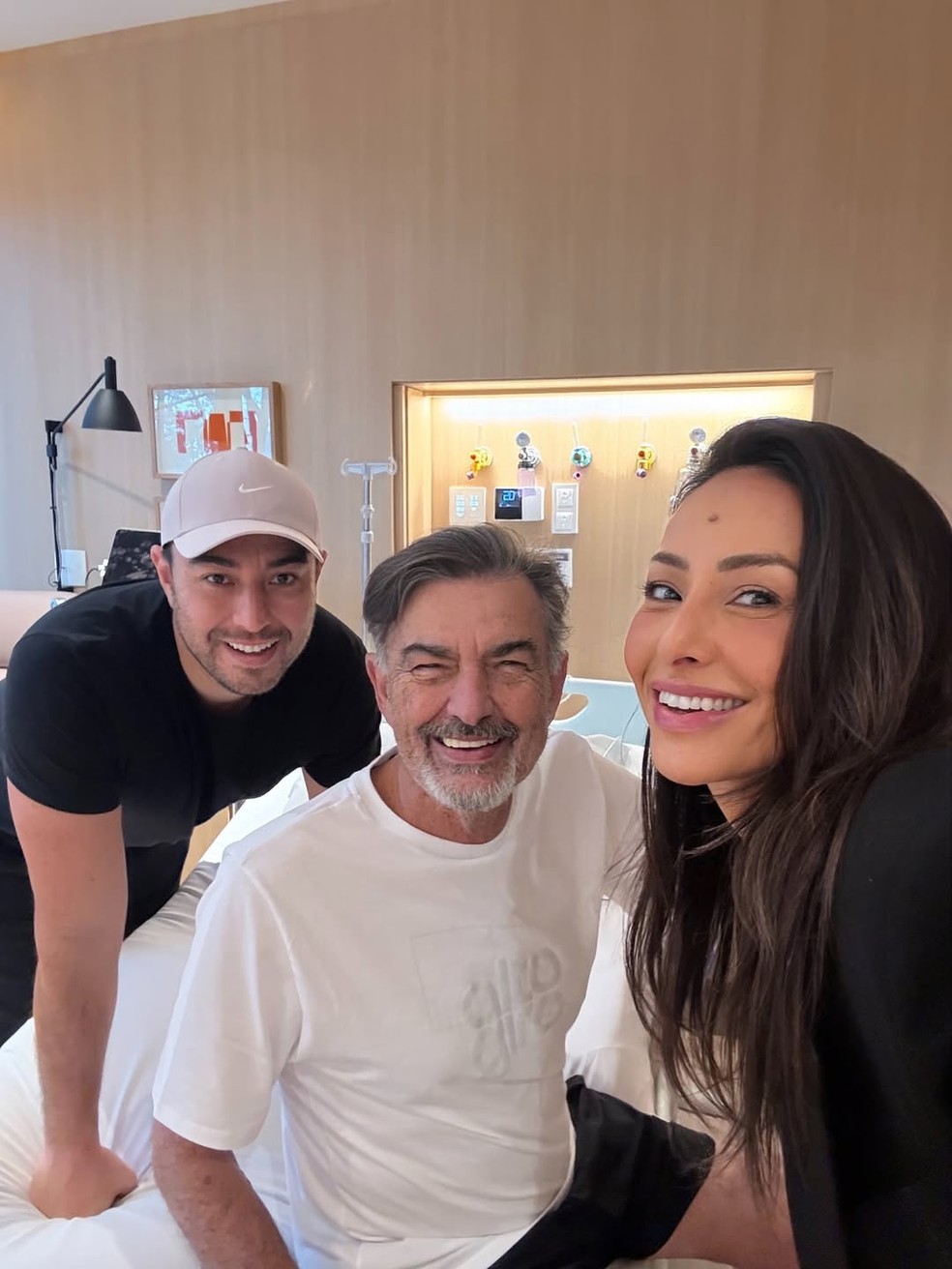 Sabrina Sato posta fotos com pai após citar problema de saúde: 'A luta ...