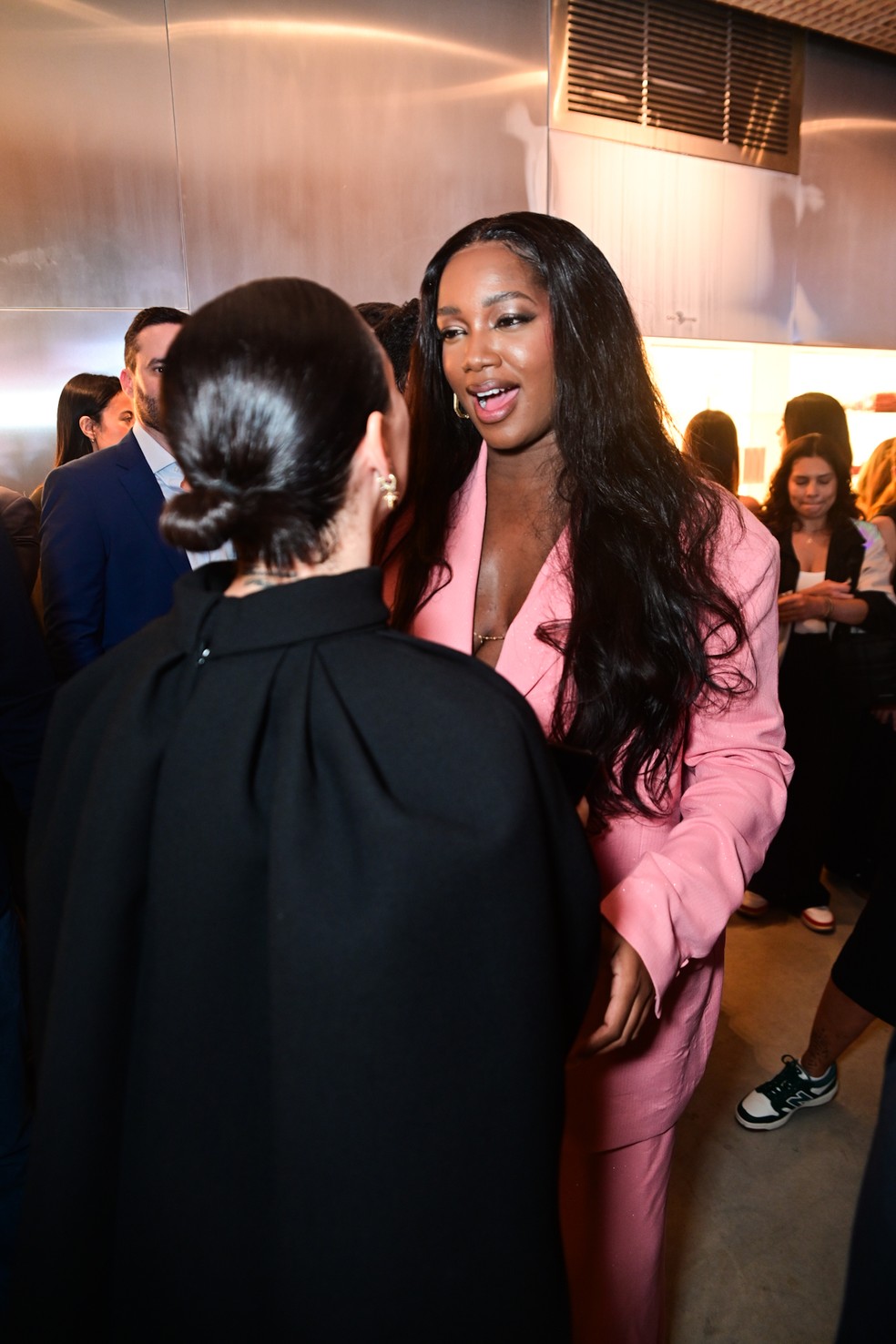 IZA vai a evento de beleza quase 2 meses após Nala nascer: 'Venho ...