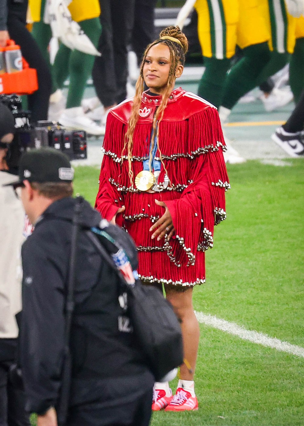 Rebecca Andrade escolhe look inusitado e ostenta medalhas em jogo da ...