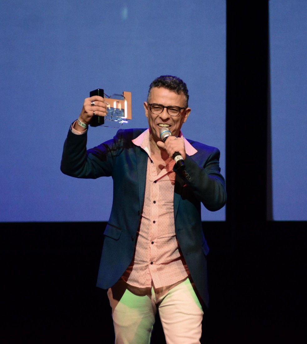 Famosos celebram o teatro no 18º Prêmio APTR no Rio de Janeiro