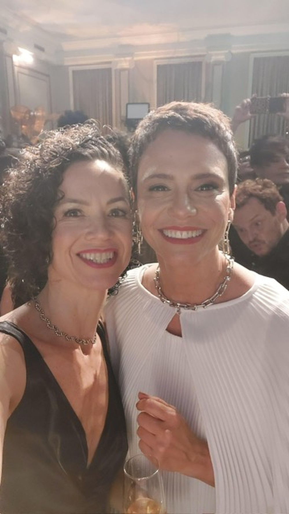 Conheça Fernanda Botelho, atriz mineira que integra o staff da família ...
