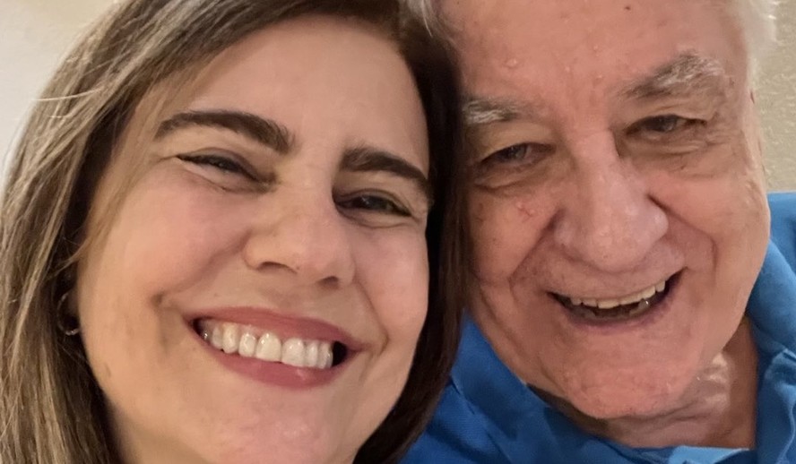 Mayara Magri posa coladinha ao namorado, Lauro César Muniz, no Dia dos ...