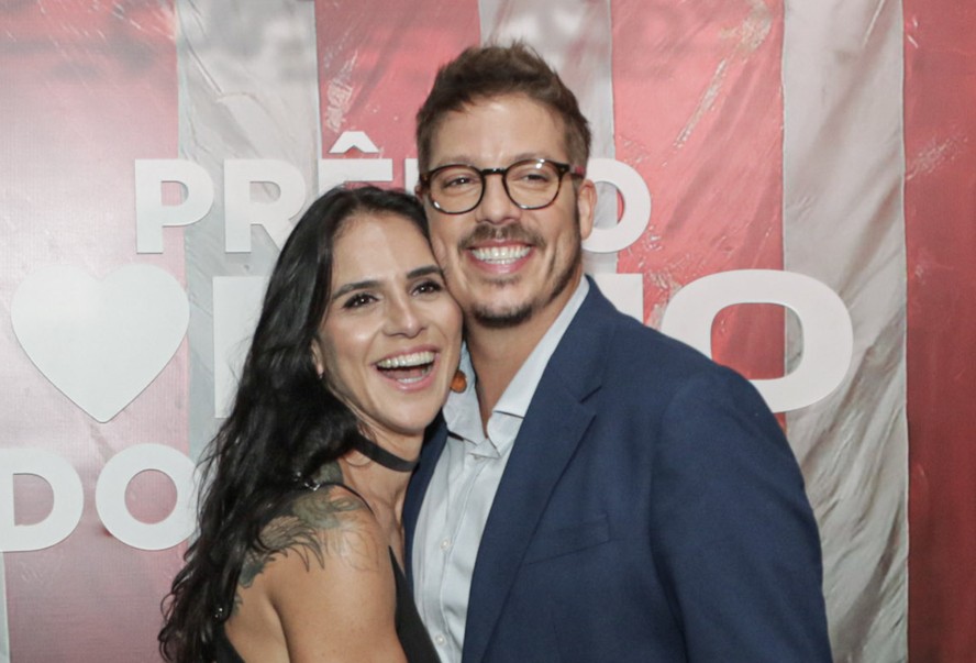 Fabio Porchat Ganha Beijo Da Namorada Durante Premiação Em São Paulo