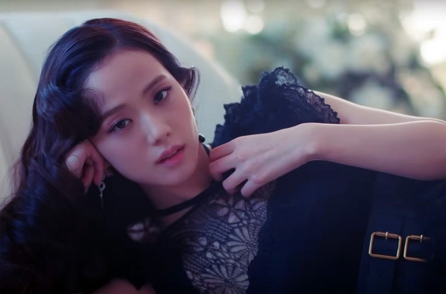 Jisoo, do BLACKPINK, faz debut solo com 'FLOWER'; assista ao MV!