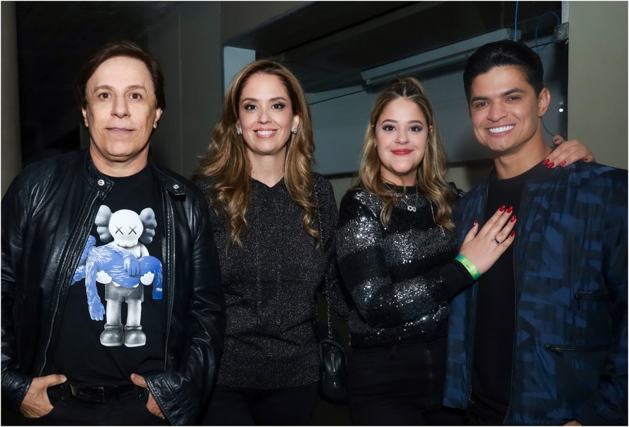 Maria Cavalcante vai com namorado e os pais ao show de Bruno Mars