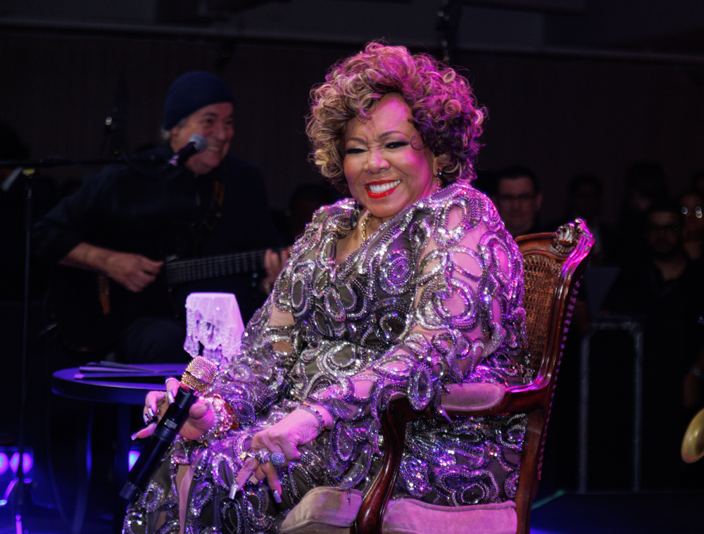 Vídeo em show gera suspeita de IA e Alcione responde com o próprio meme