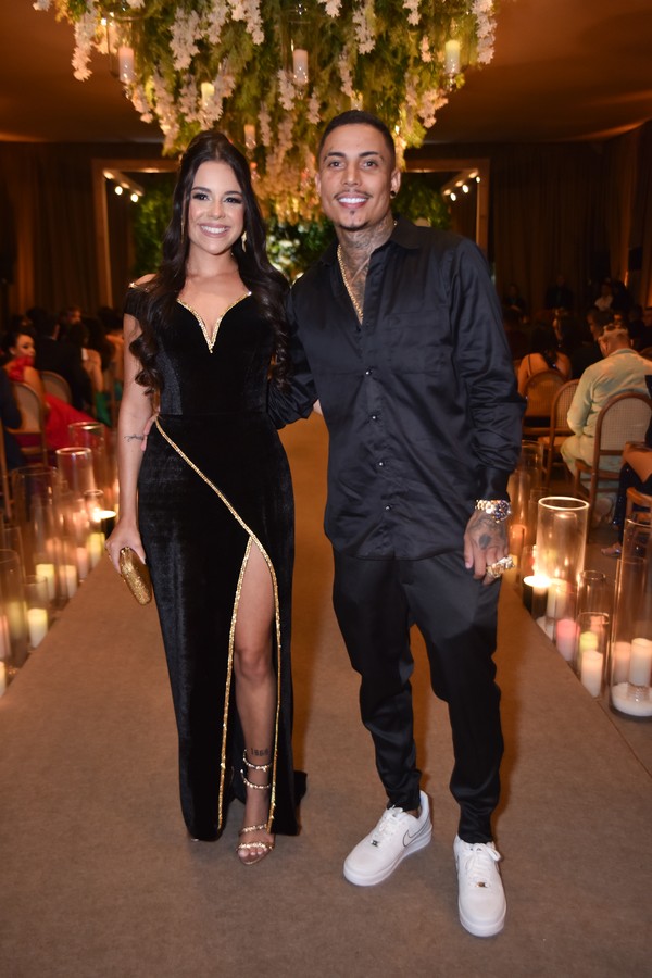 Famosos prestigiam casamento de Mirela Janis e Yugnir; veja looks
