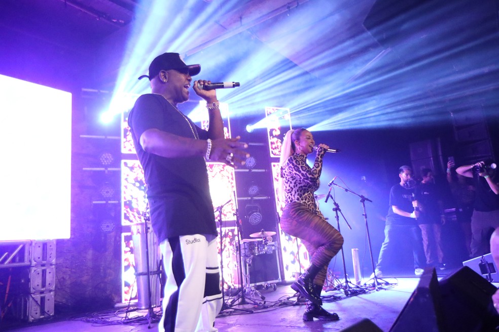 De body cavado animal print, Valesca Popozuda anima fãs no 'Carnavalesca'