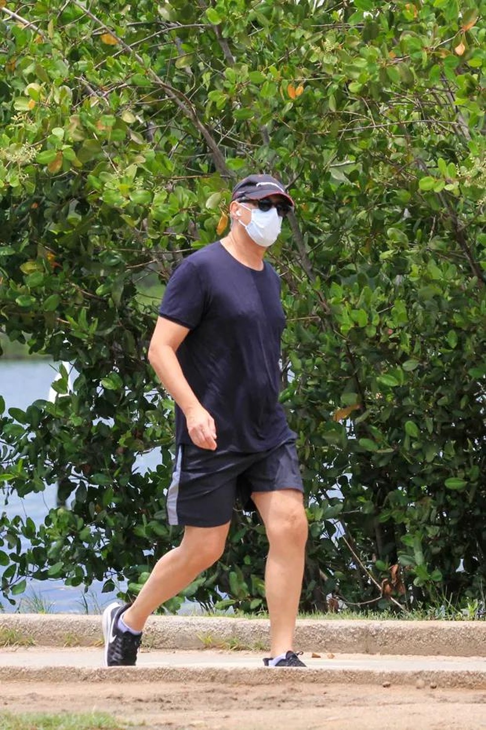 William Bonner se exercita na na Lagoa Rodrigo de Freitas, no Rio