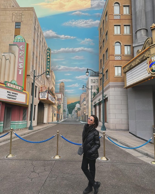 Sandy relembra férias na Disney da Califórnia: 'Me sinto privilegiada'