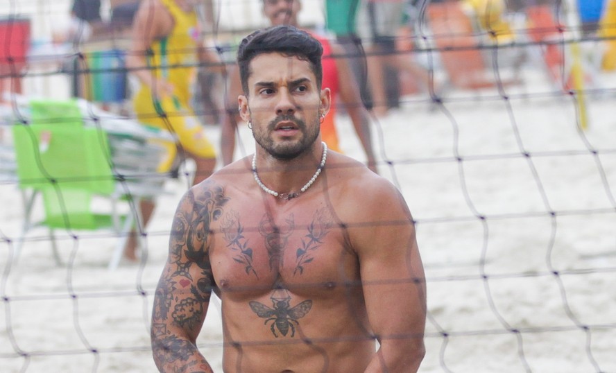 Bil Araújo se manifesta após 'mostrar demais' em flagra na praia ...
