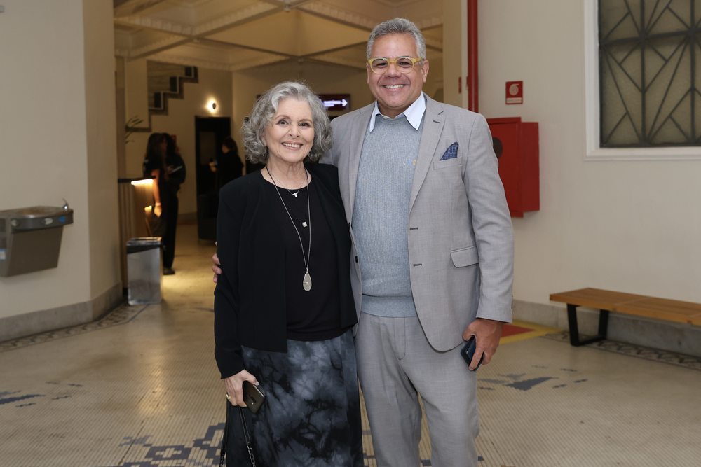Tony Ramos e mais famosos vão a prêmio de teatro no Rio