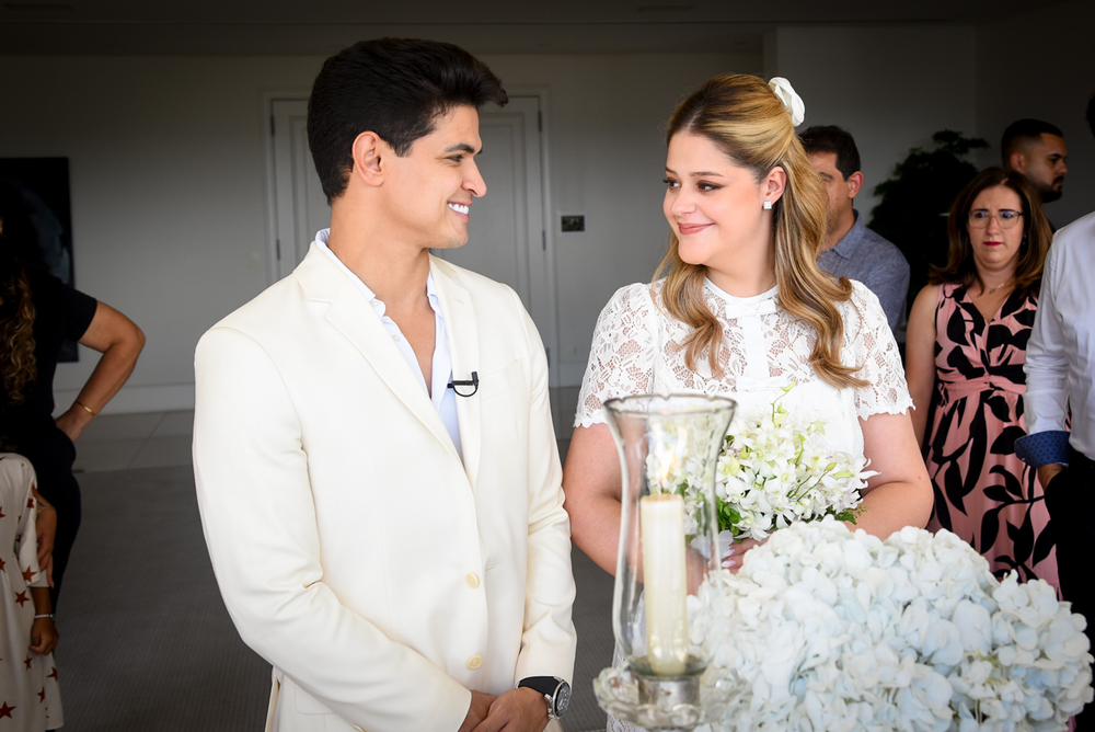 Filha caçula de Tom Cavalcante se casa com cantor sertanejo