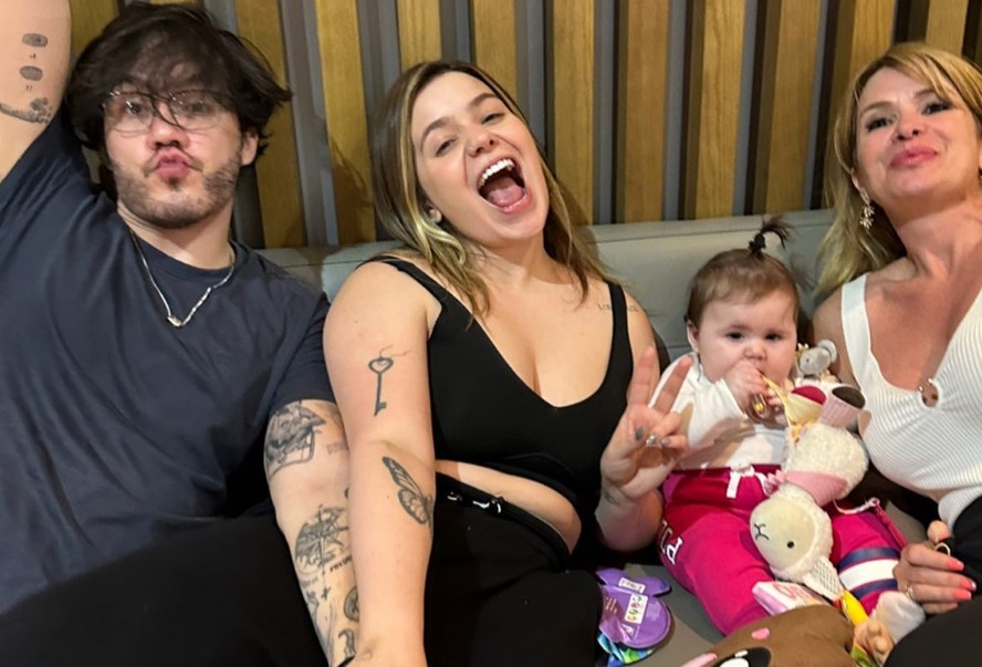 Viih Tube, a mãe e Eliezer embarcam para primeira viagem internacional ...