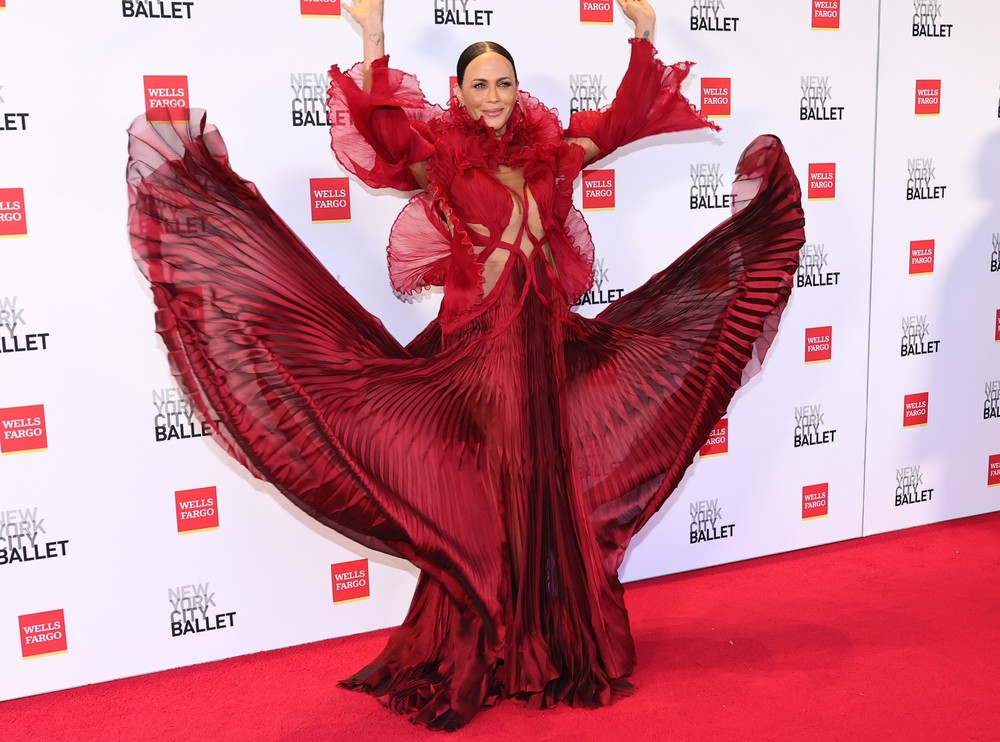 Sarah Jessica Parker, Mick Jagger e mais famosos brilham em baile de gala