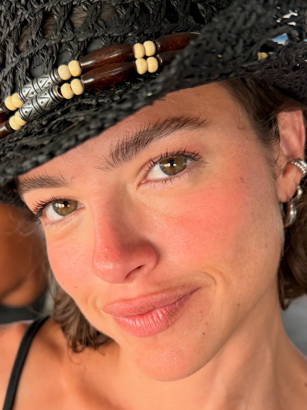 Agatha Moreira ostenta tanquinho e biquíni de vaquinha em novo álbum de ...