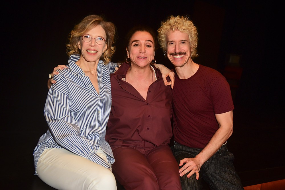 Marília Gabriela surge sorridente ao lado do ex-marido Reynaldo ...