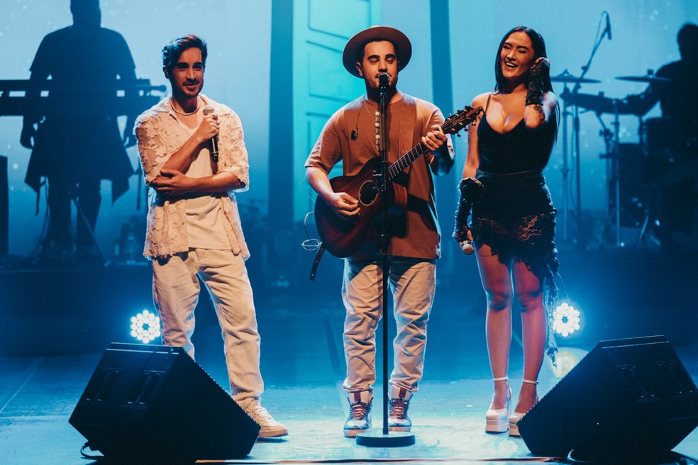 Em clima de romance, Lexa e Ricardo Vianna vão juntinhos a show da ...