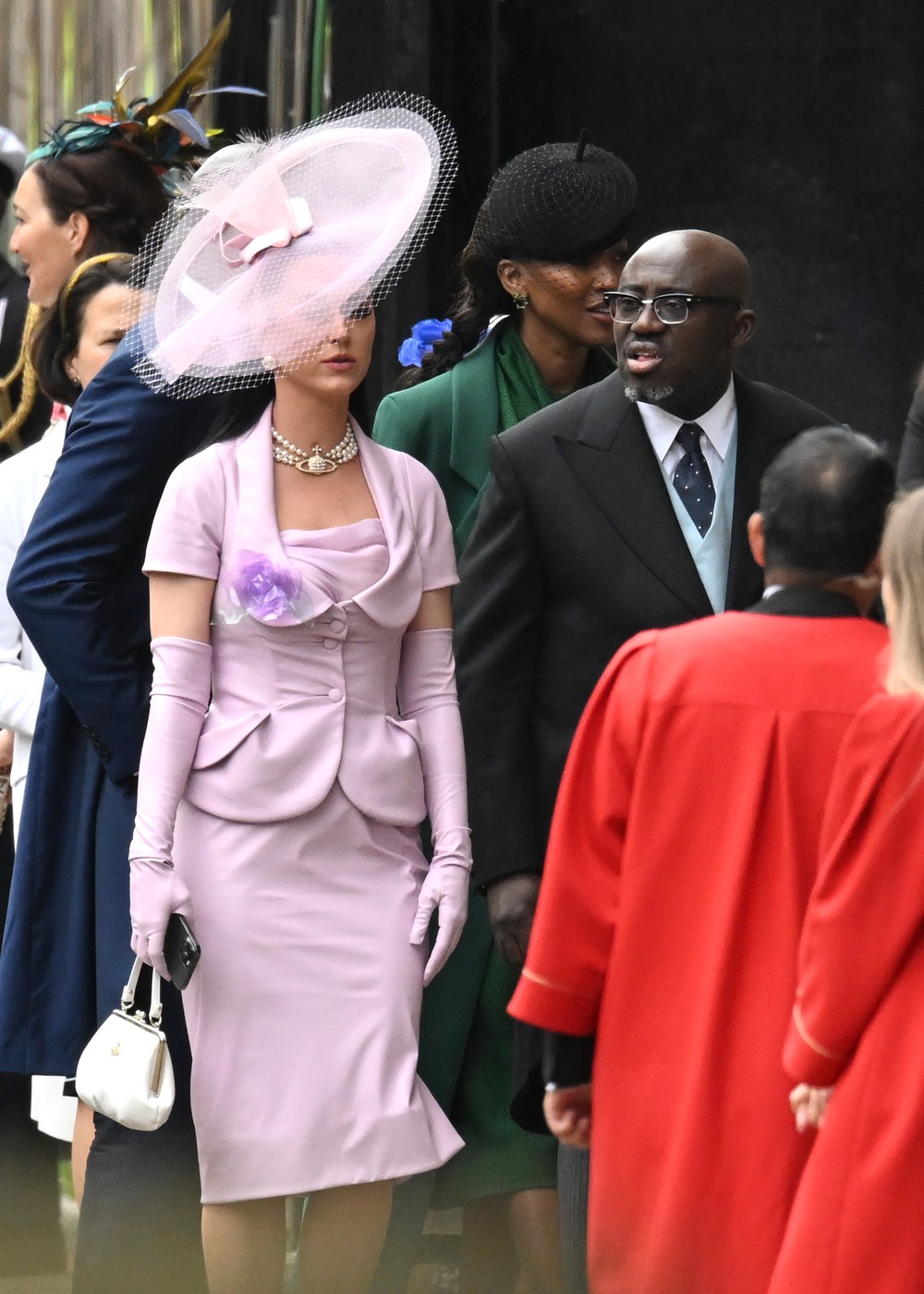 Rica Benozzati comenta os looks do rainha Camilla e Kate Middleton na ...