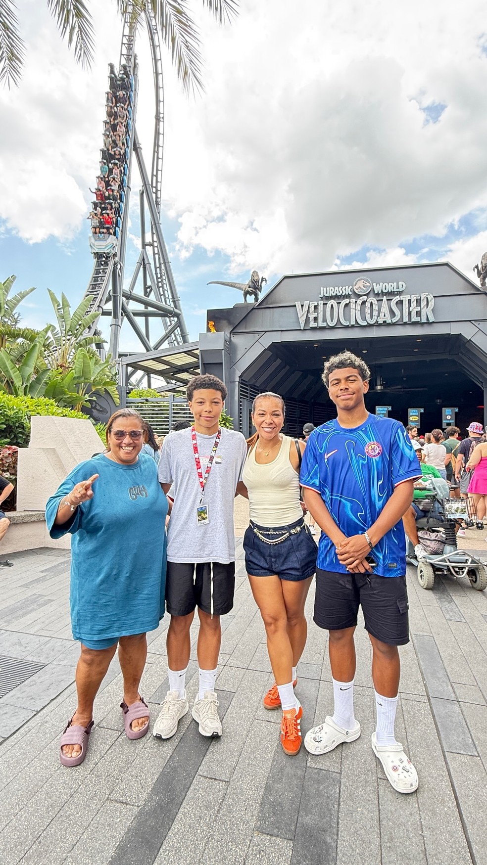 Aos 16 e 13 anos, filhos de Belle e Thiago Silva impressionam pela altura