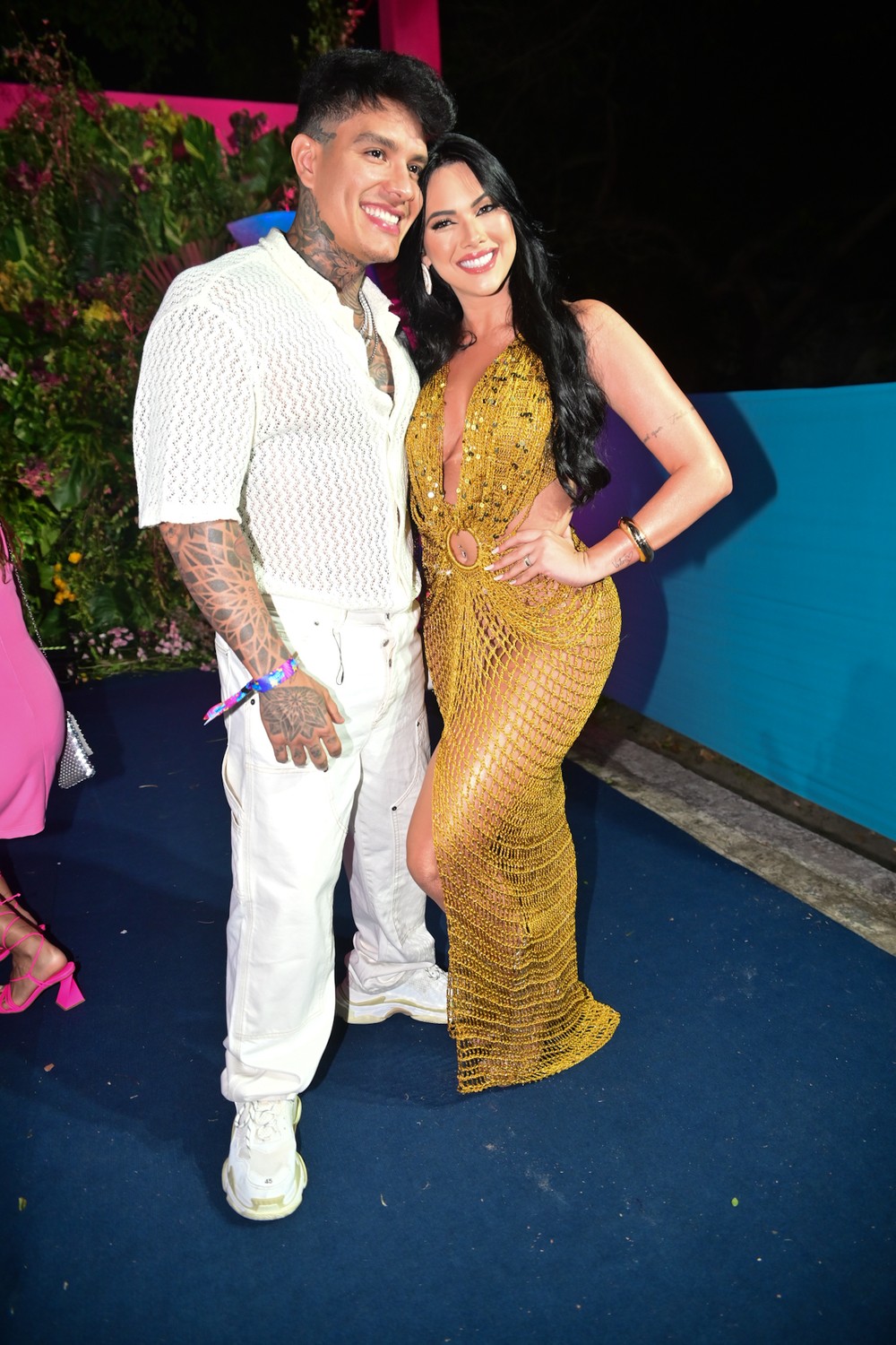 Yugnir Ângelo celebra aniversário ao lado de Mirela Janis e de famosos com Festa do Gelo