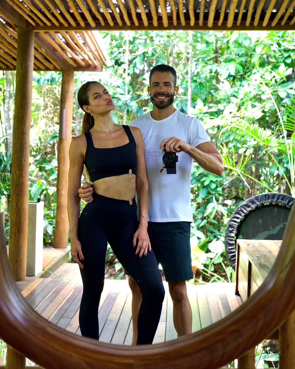 Na Bahia, Mari Gonzalez e Pipo Marques curtem piscina em resort com ...