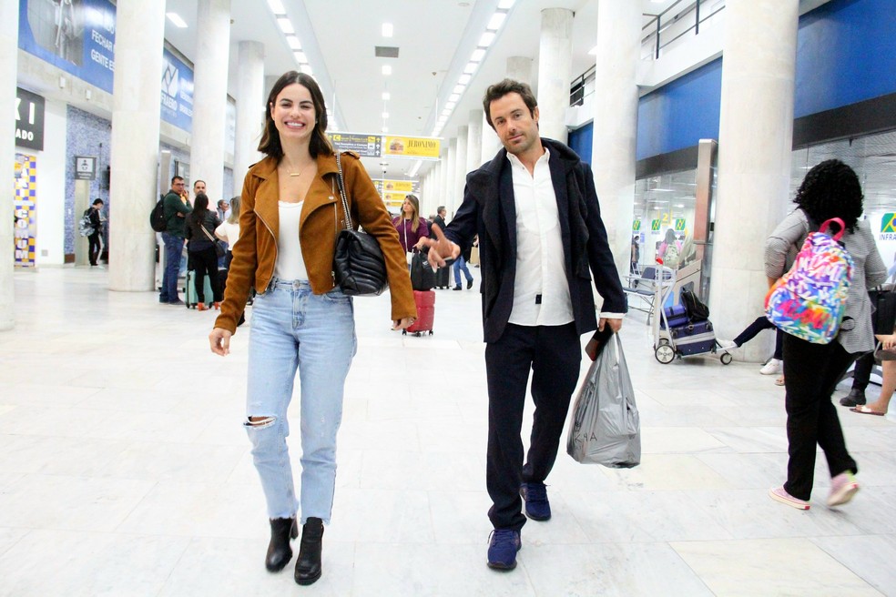 Sthefany Brito e Kayky Brito desembarcam juntos no Rio de Janeiro