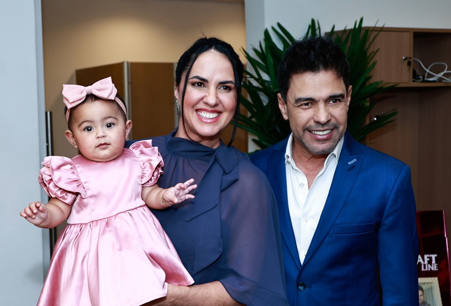 Zezé Di Camargo e Graciele Lacerda levam a filha, Clara, a show de ...