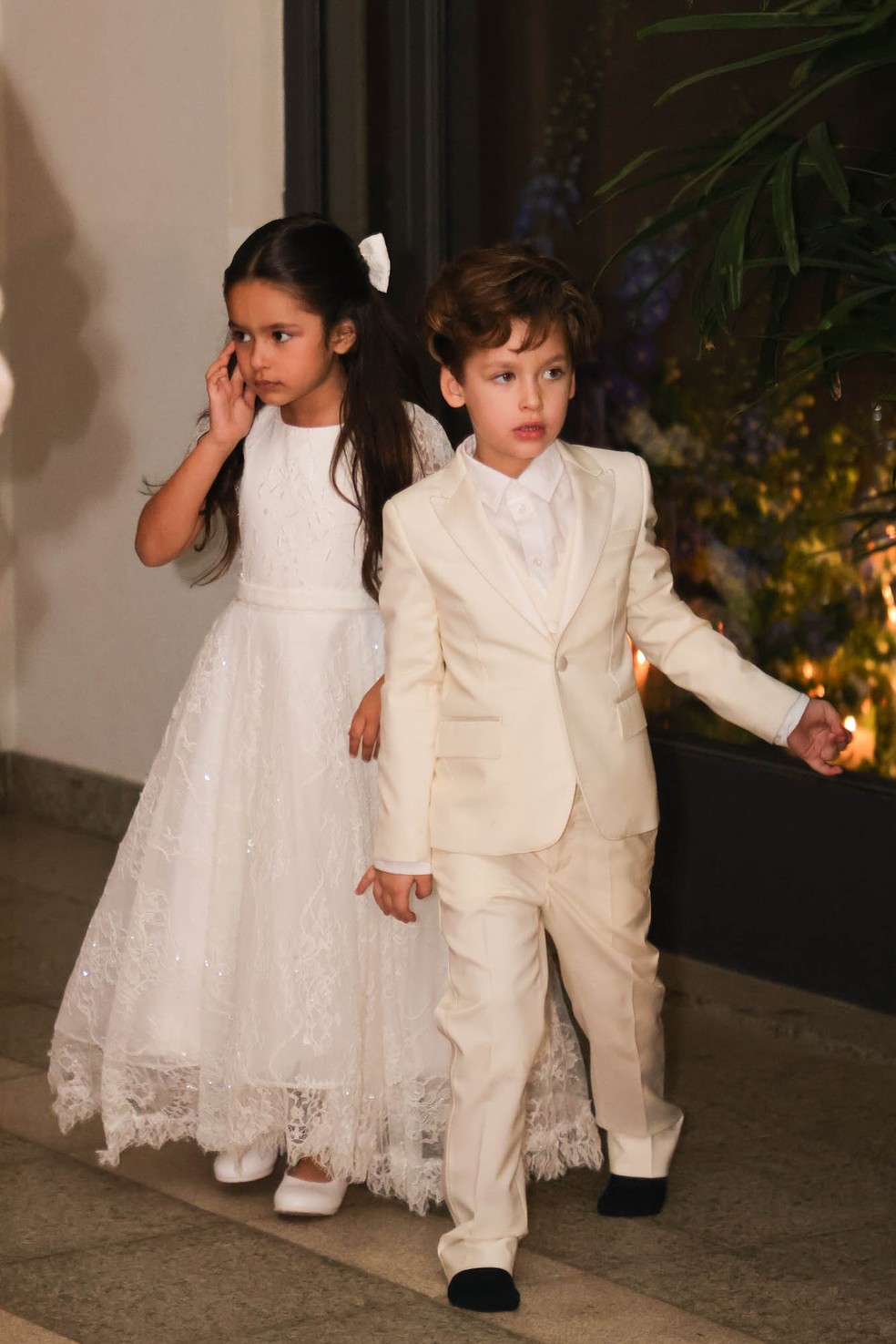 Famosos marcam presença em casamento de Tainá Castro e Eder Militão; fotos