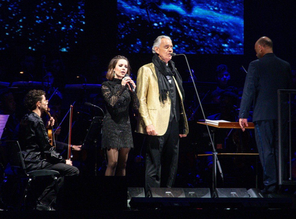 Sandy participa de show do cantor Andrea Bocelli, em São Paulo