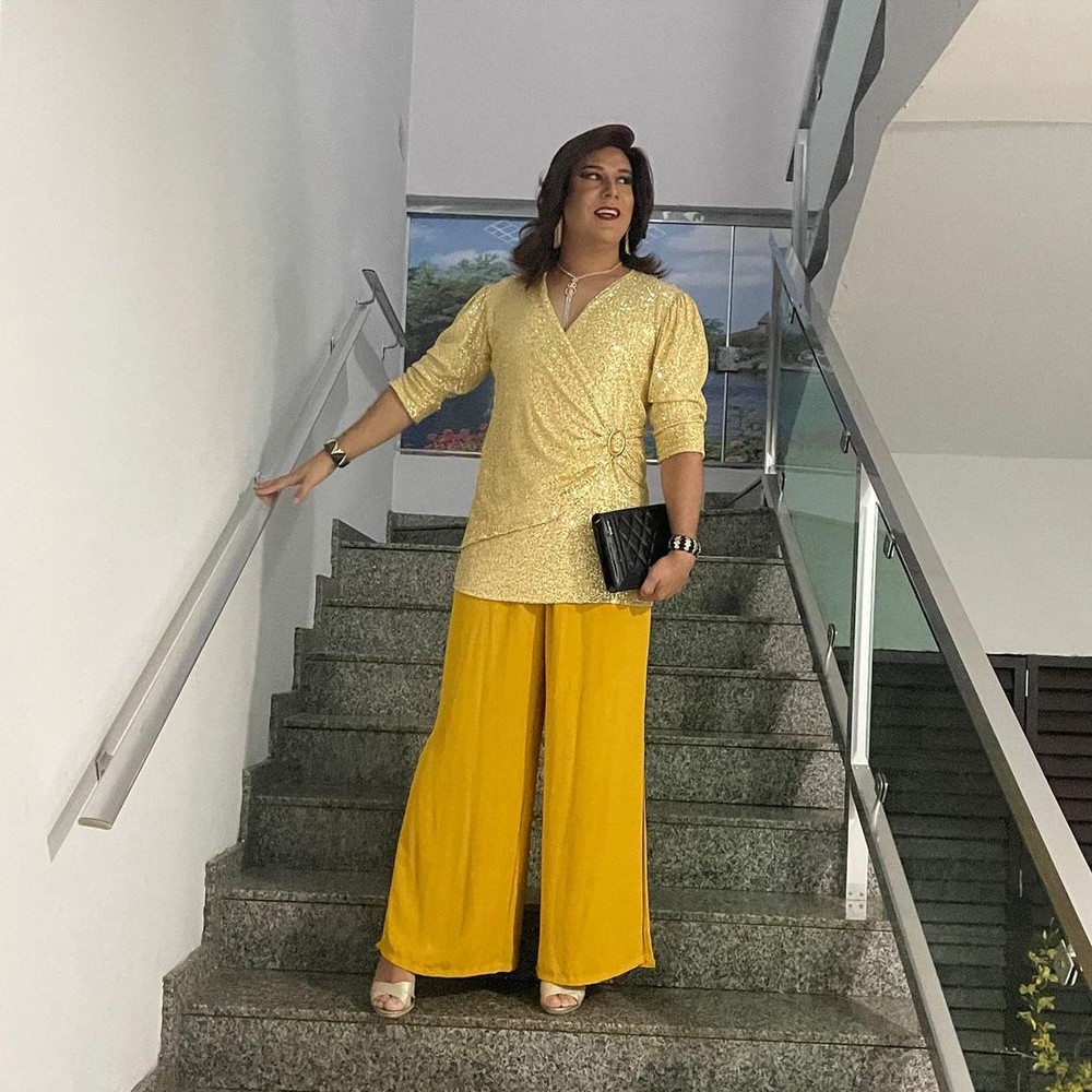 Comediante Tiago Barnabé, a Narcisa do humor, mostra perrengue com ...