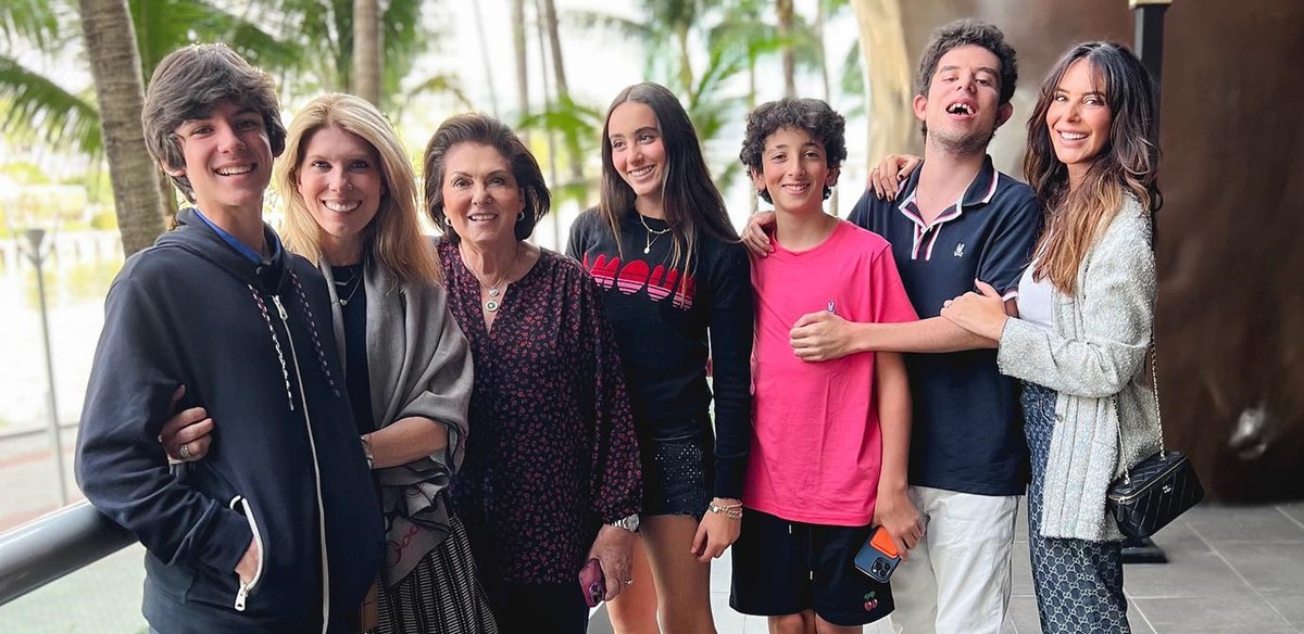 Suzana Gullo, mulher de Marcos Mion, curte Miami com os filhos