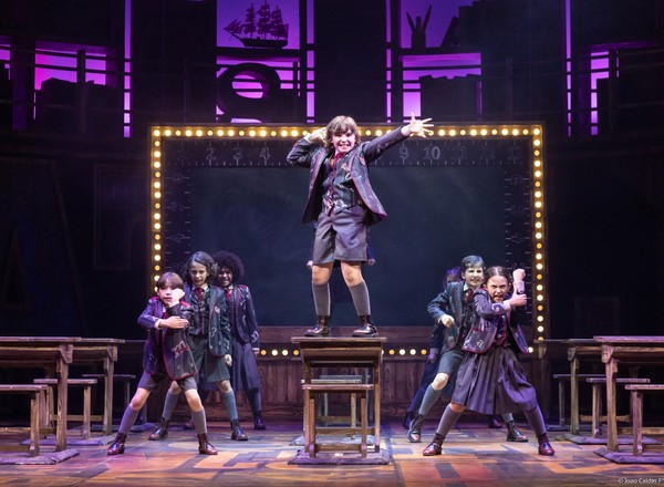 Musical 'Matilda' envolve e prova que a trama do filme é atemporal