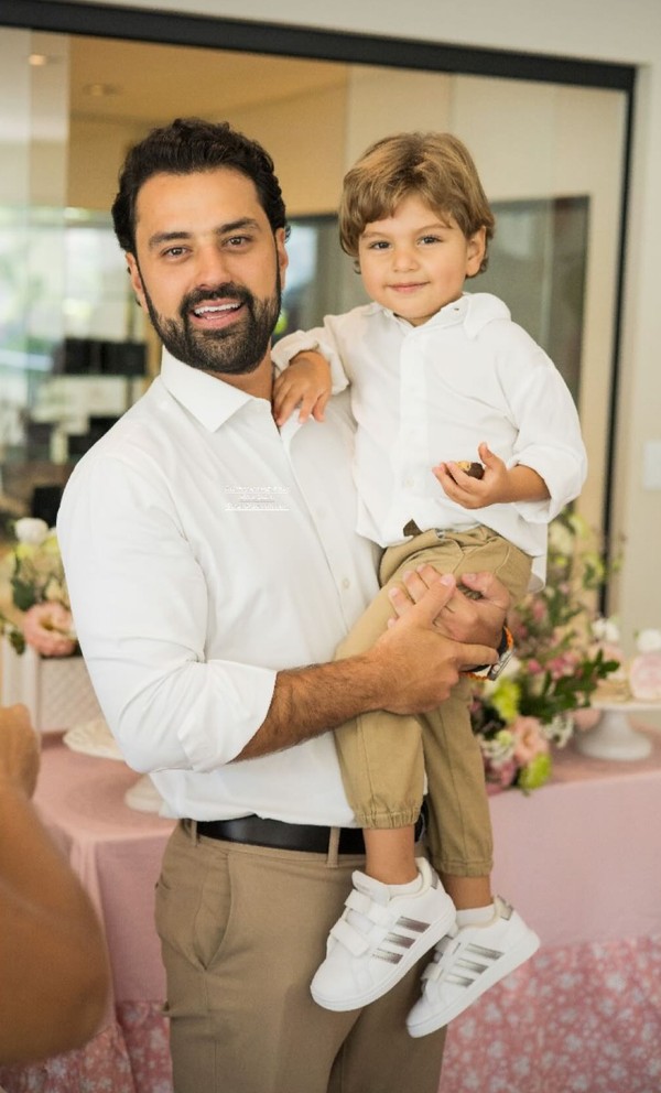 Lyandra Costa, filha do sertanejo Leandro, se emociona em chá de bebê ...