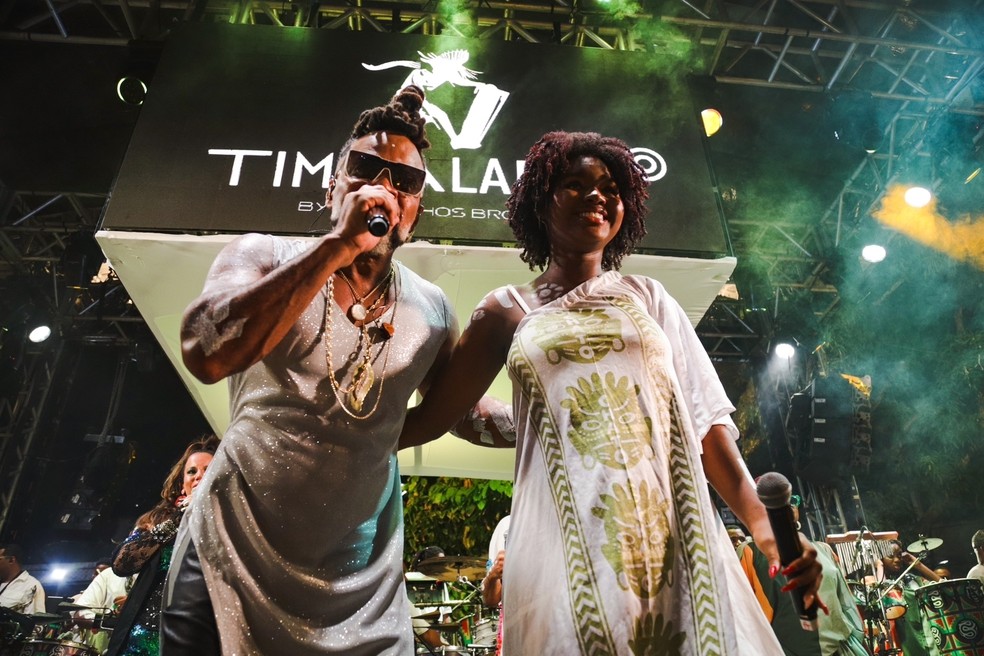 Carlinhos Brown comanda ensaio do Bloco TIMBALADA em Salvador