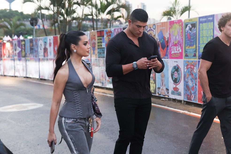 Franciny Ehlke e marido bilionário vão ao Lollapalooza, em SP