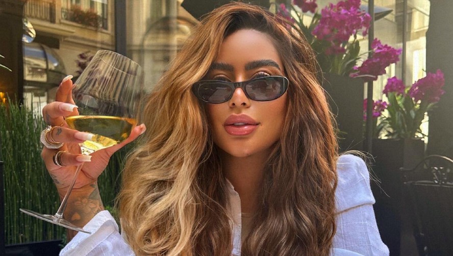 Após Neymar acertar saída do PSG, Rafaella compartilha foto em hotel ...