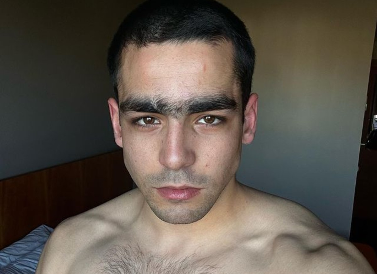 Ator de 'Elite' faz as sobrancelhas e divide opiniões na web; Anitta ...