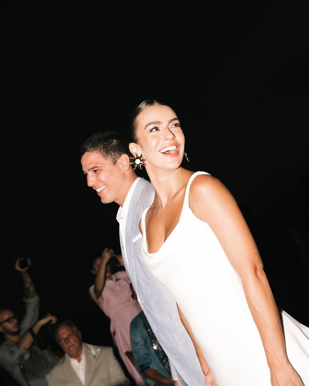 Mari Saad e Rômulo Arantes Neto mostram fotos inéditas do casamento