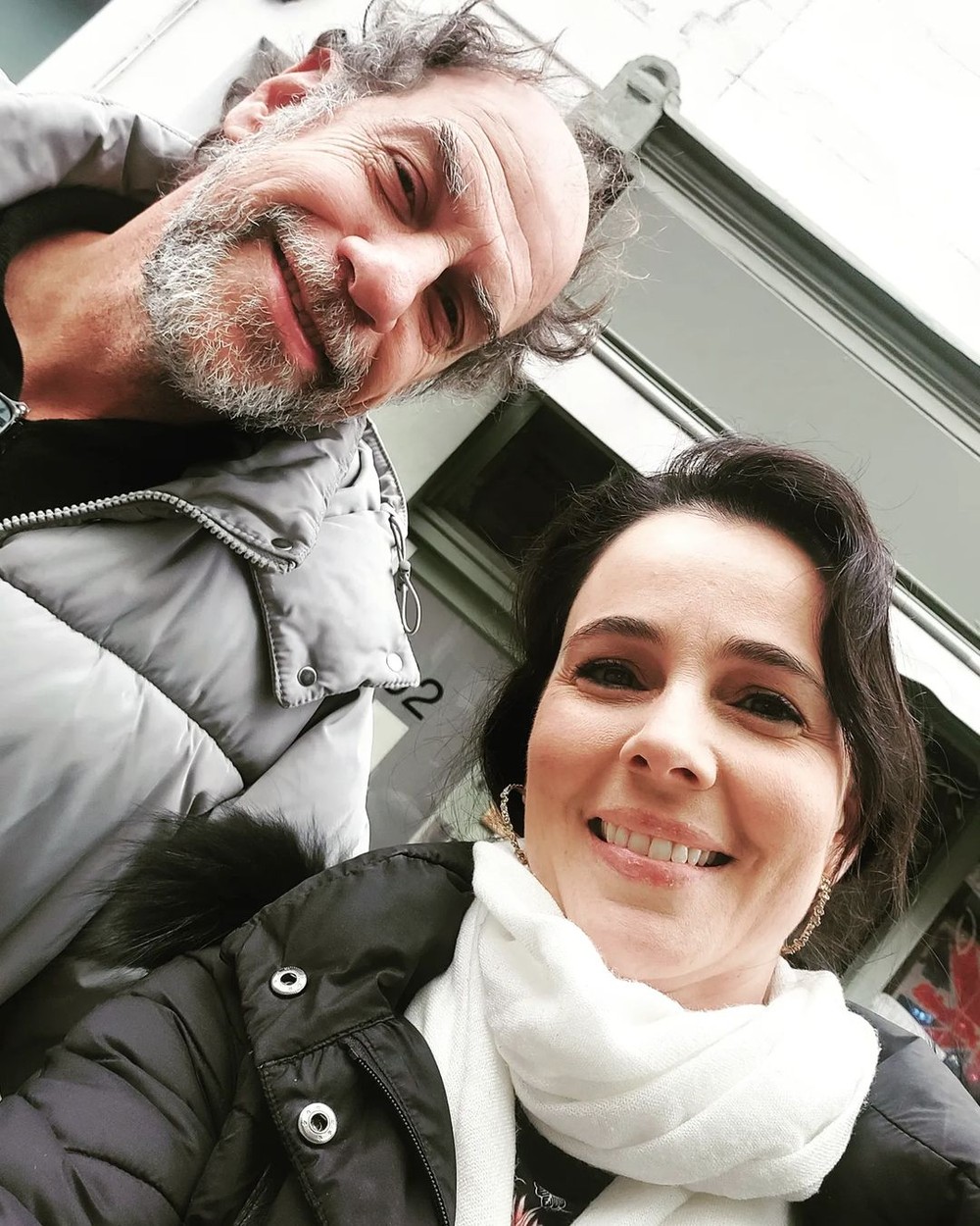 Miriam Freeland mostra clique raro com o marido, Roberto Bomtempo