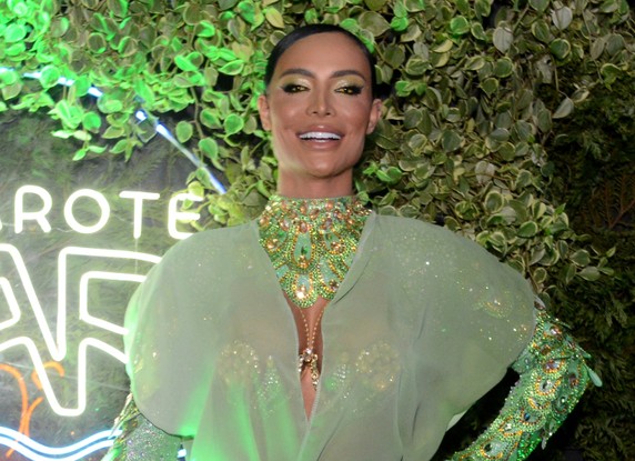 Saiba tudo sobre: Aline Mineiro
